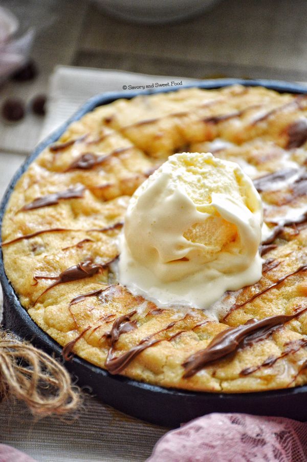 Nutella/Lotus Stuffed Skillet Cookies - Savory&SweetFood
