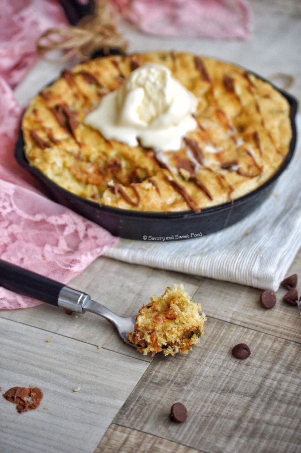 Nutella/Lotus Stuffed Skillet Cookies - Savory&SweetFood