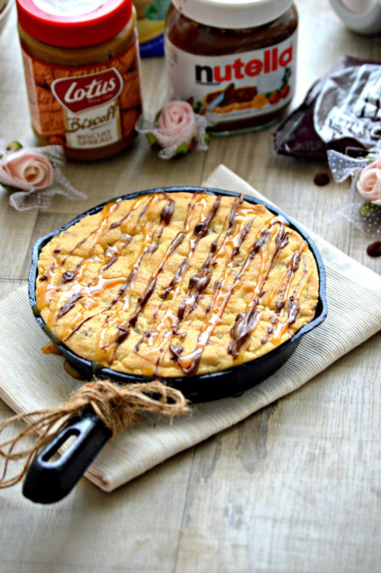 Nutella/Lotus Stuffed Skillet Cookies - Savory&SweetFood