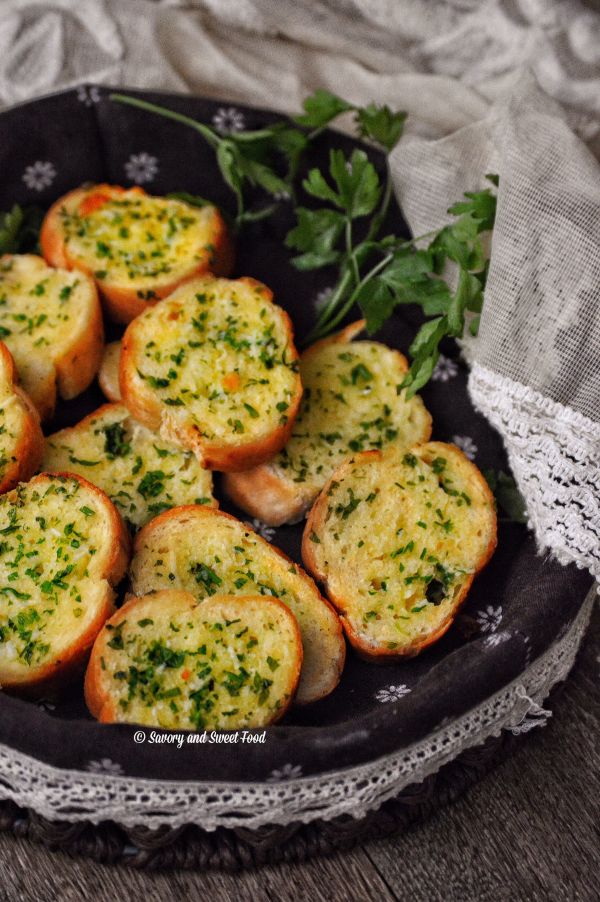 Garlic Bread (Without Cheese) - Savory&SweetFood