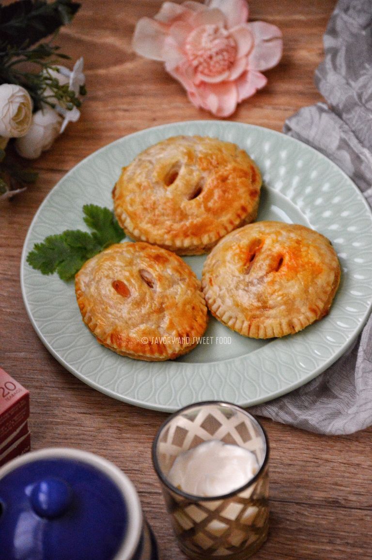 Mini Chicken Puff Pies - Savory&SweetFood